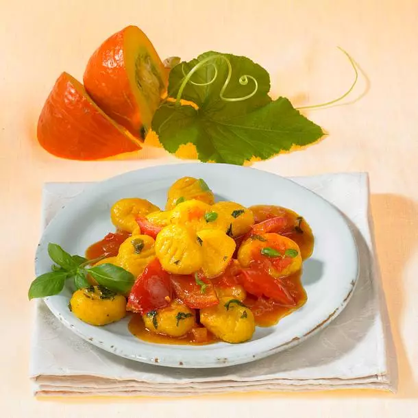 Ricetta Gnocchi di zucca con salsa di pomodoro 51067_1