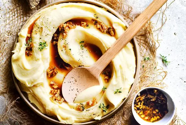 Рецепт за пире од компири со путер од карамелизиран орев 52256_1