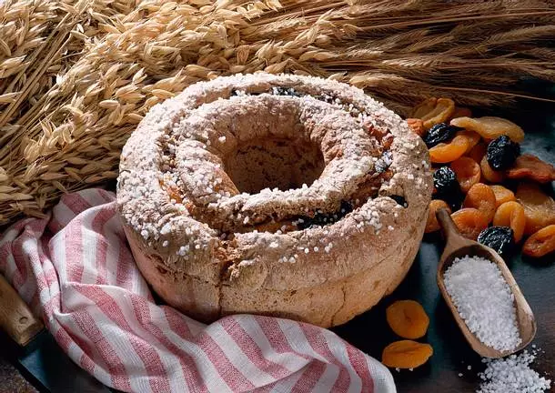 Ricetta ghirlanda di pane alla frutta 52355_1