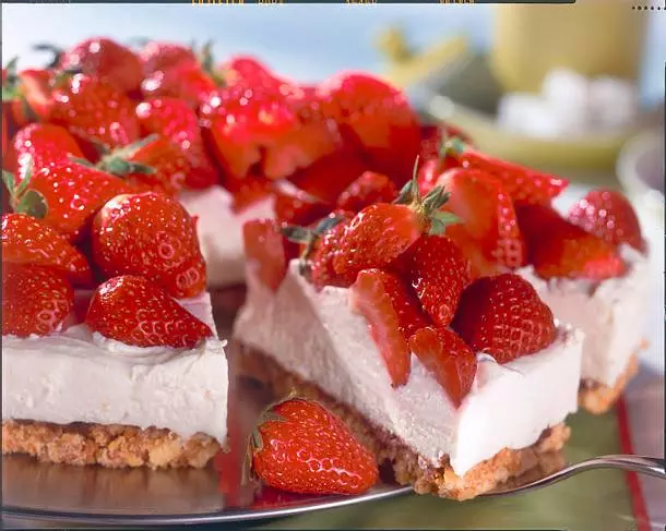 Quark cream keke ndi strawberries Chinsinsi 52632_1
