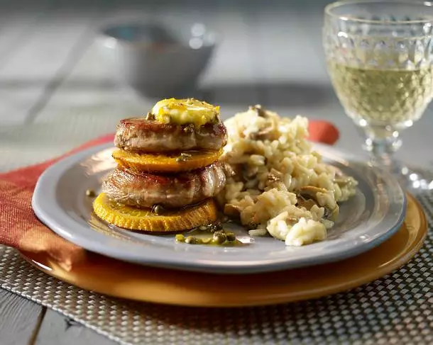 Portakal tereyağı ve mantarlı risotto tarifi ile domuz madalyonları 52657_1