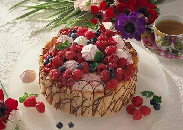 Raspberry Meringue зайрмагны бялууны жор 53113_1