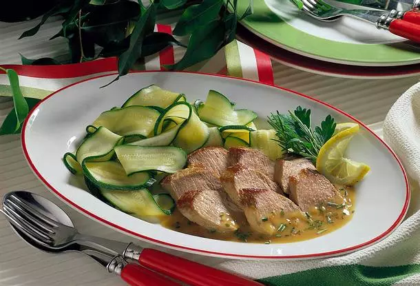 zucchini ڀاڄين جي ترڪيب سان Lamb fillet