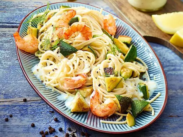 Ricetta Spaghetti di farro con gamberi e salsa al limone 53370_1