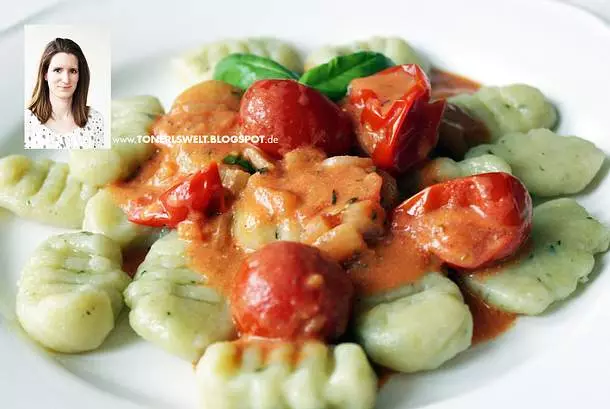 Basil gnocchi gyda rysáit saws tomato 53907_1