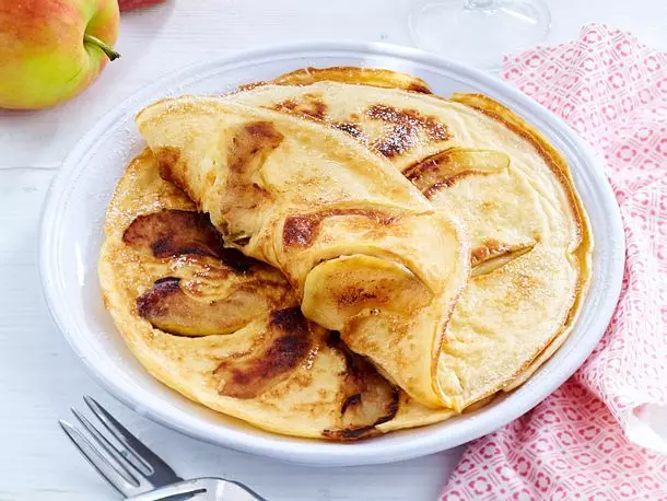 Mga klasikong recipe ng Apple pancake 53980_1