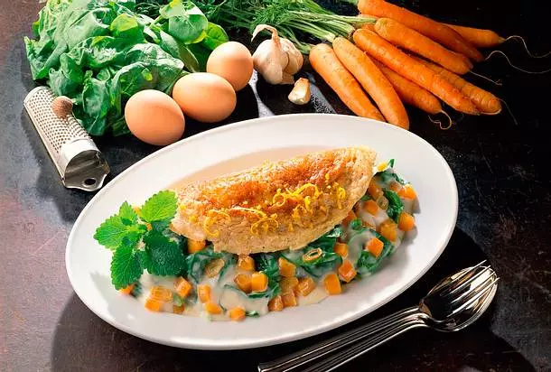 Reuse-omelet met spinasie en wortelvulsel resep 54388_1