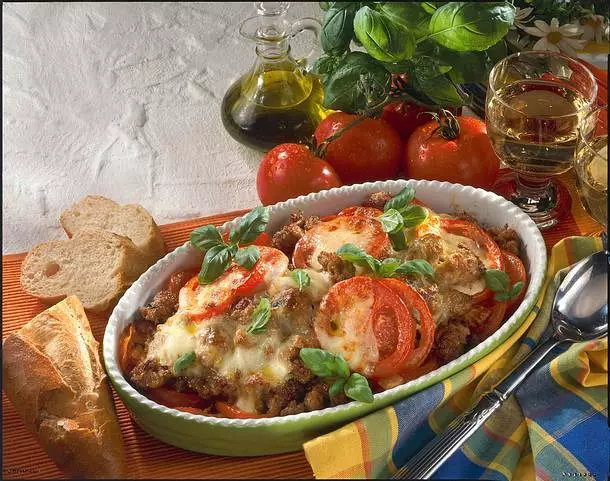 Iresiphi ye-Tomato Mett casserole