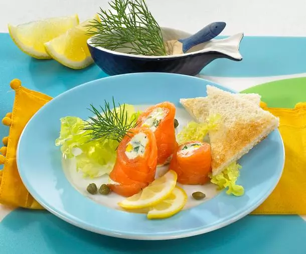 Smoked salmon rolls recipe 55683_1