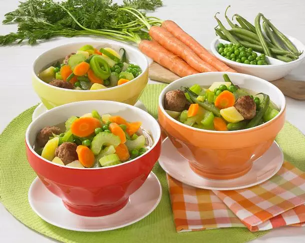 Receita de estofado de verduras de cores con albóndigas