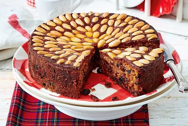 دستور پخت کیک داندی (کیک میوه ای اسکاتلندی). 56740_1