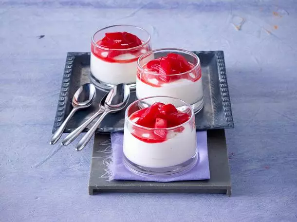 Curd mousse ine braised rhubarb recipe 56741_1