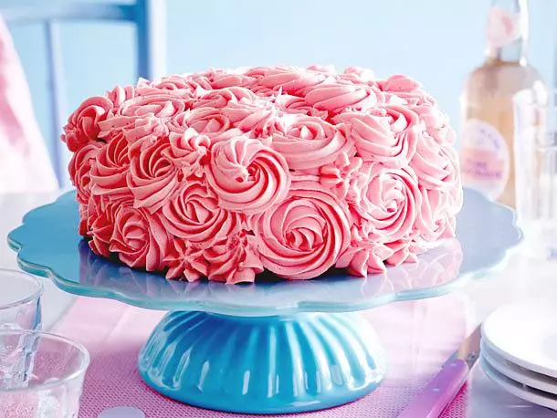 Ricetta della torta alla rosa e crema di burro 57329_1