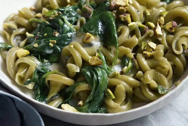 Green pasta nrog xiav cheese daim ntawv qhia 57712_1