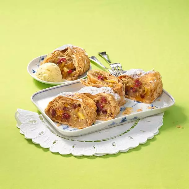 Apple Cranberry Strudel Recipe 57953_1