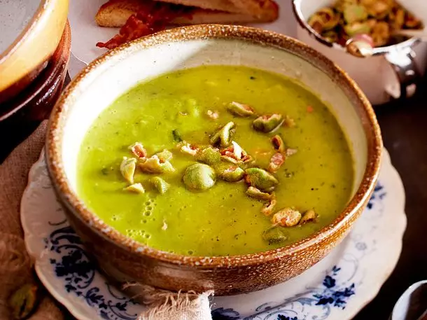 Pea Cream Soup nrog Wasabi Nuts daim ntawv qhia