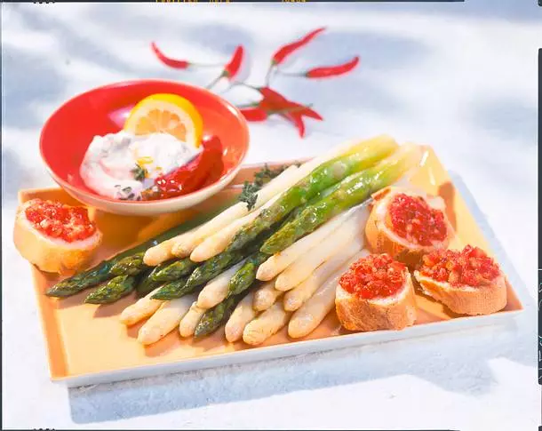 Sejo sa asparagus se nang le recipe ea crostini 58192_1