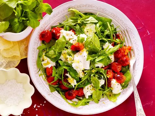 Buffalo Mozzarella Salatının Resepti 58885_1