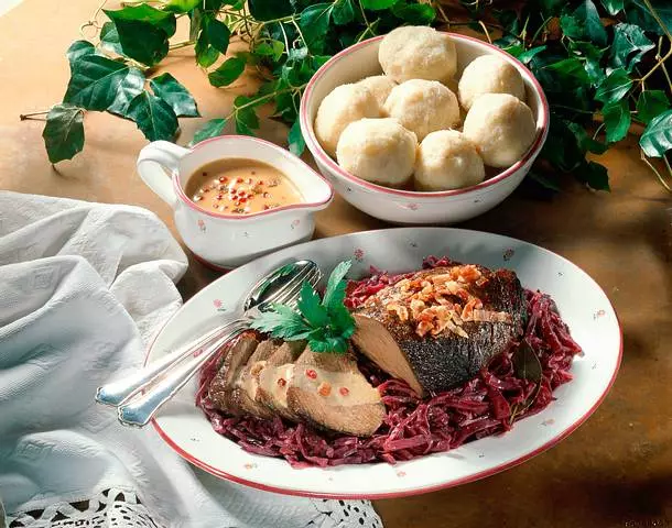 Sauerbraten neThuringian dumplings resipi 58941_1