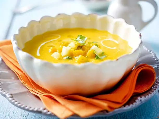 Recette de Soupe à la citrouille et aux pommes avec curry