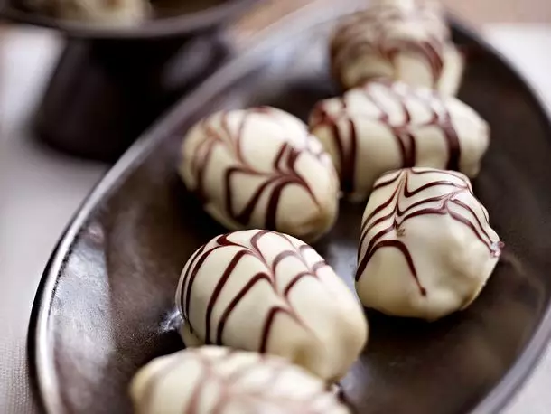 Recette de prunes au porto en pâte d'amande