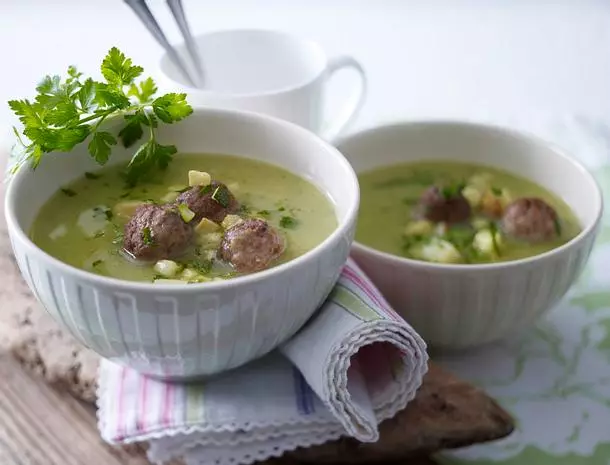 I-Zucchini Potato Soup nge-Tatar Balls Recipe 59695_1