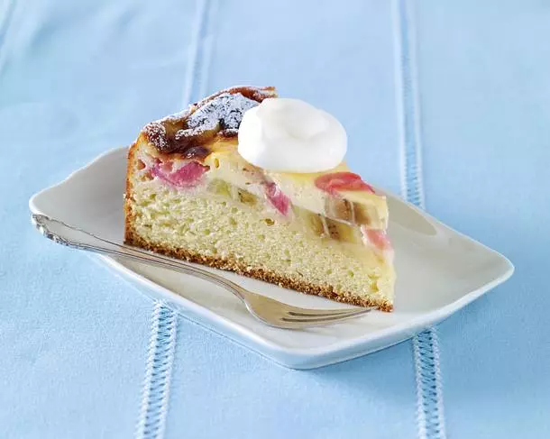 Quick rhubarb banana cake tare da icing girke-girke 61493_1