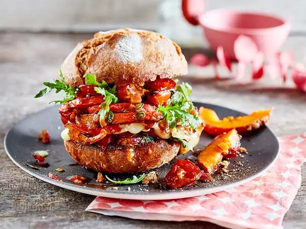 Hamburguesa de carbassa picant amb una recepta fixa de chutney de tomàquet 61550_1