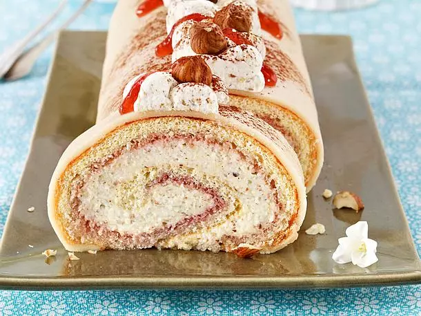 Lübeck marzipan roll na mapishi ya cream ya nut