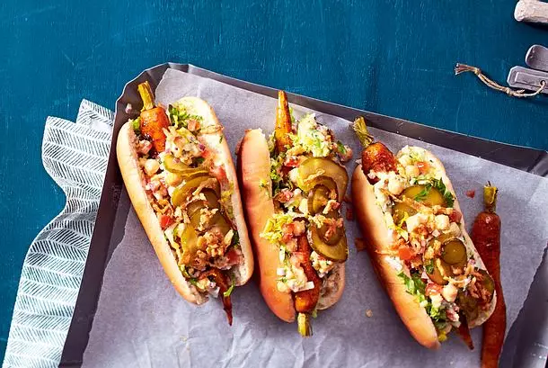 Karoti Moto Dogs na Creamy Chickpea Saladi Recipe 61799_1