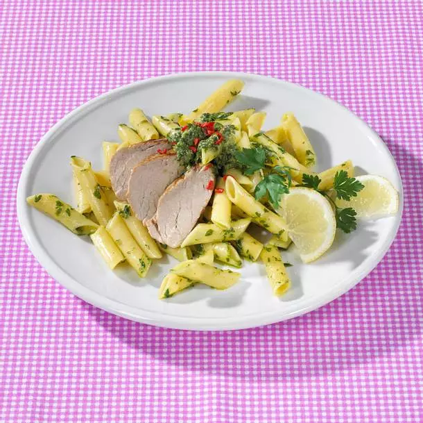 Ricetta Penne con filetto di maiale e salsa verde