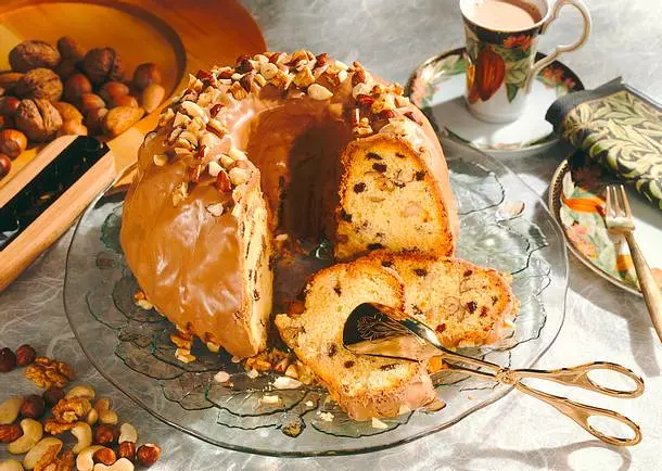 Nutty Bundt Kuch mat Haselnuss Glaze Rezept 62282_1