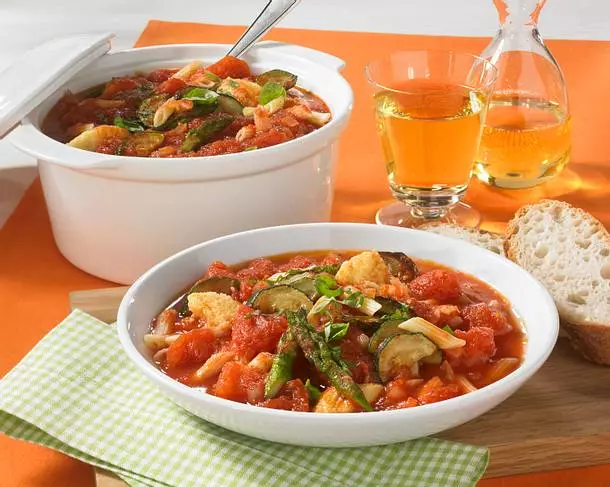 Italiaanse tomatenstoofpot met Parmezaanse knoedels recept 62575_1