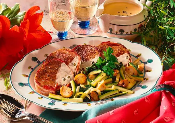 Rundermedaillons met courgette-champignons recept