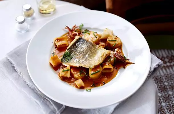 Sea bass and squid with spiced potatoes in lobster sauce recipe 62638_1