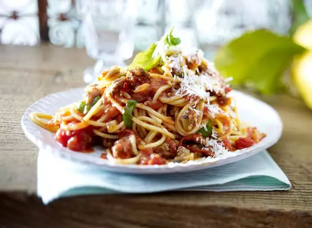 Taliya con Carne da Melanze (spaghetti tare da eggplant mince miya) girke-girke