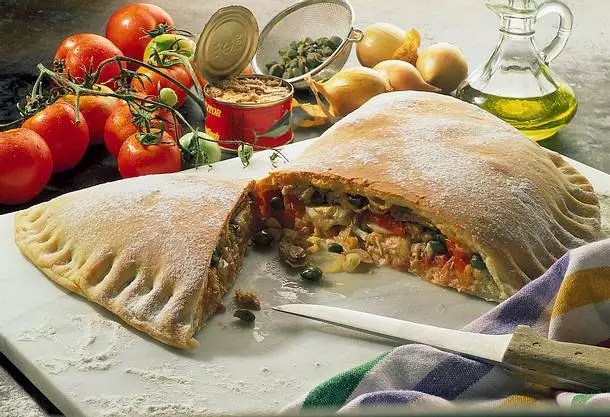 Calzone bit-tonn riċetta 63459_1