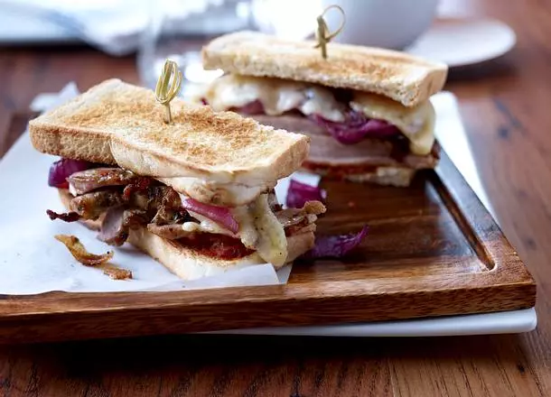 Porchetta Sandwich met balsamico-ui recept 63760_1