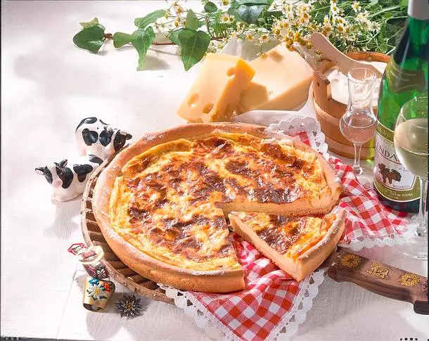 Recept za flan od švajcarskog sira sa kvasnim testom 63988_1