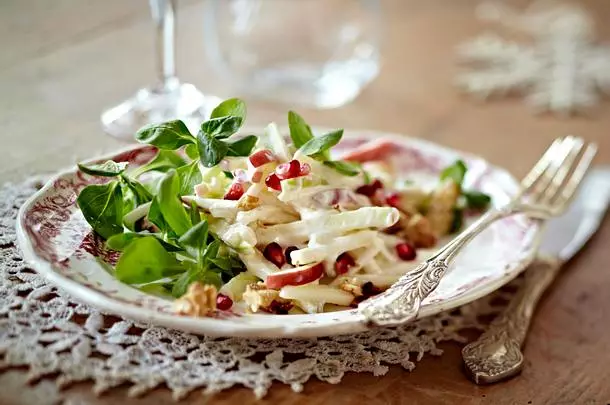 Waldorf salad with pomegranate recipe 64016_1