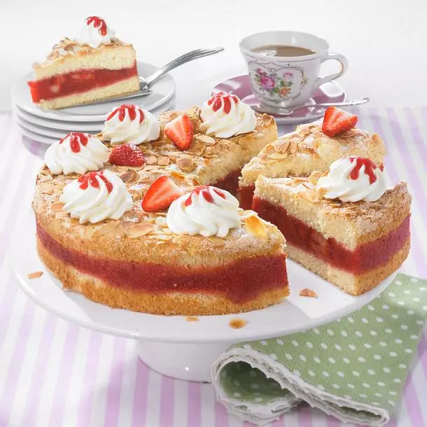 Strawberry sponge cake resept 65153_1