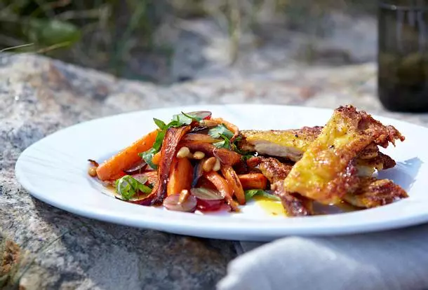 Crispy Chicken with Lime Carrot Grape Salad ສູດສະຫຼັດ 6585_1