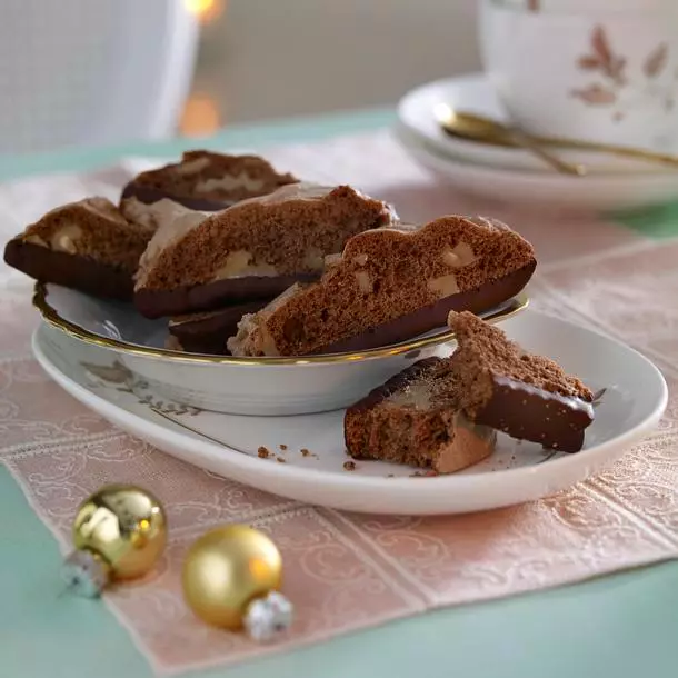 Cappuccino walnut biscotti Ntụziaka 65929_1