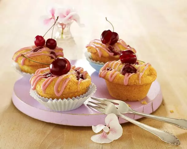 Recipe sa Vanilla Cherry Muffins 66402_1