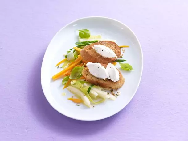 Crostini op Julienne Groente met Bokkaasbolletjies Resep