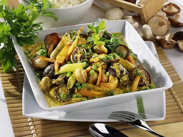 Li-mushroom curry tse mebala-bala tse tsoang ho risepe ea wok 66693_1