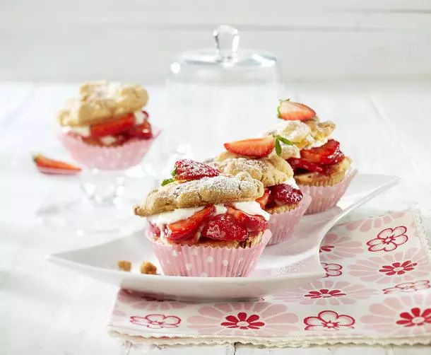 Rhubarb crumble muffins ກັບສູດ strawberries 6693_1