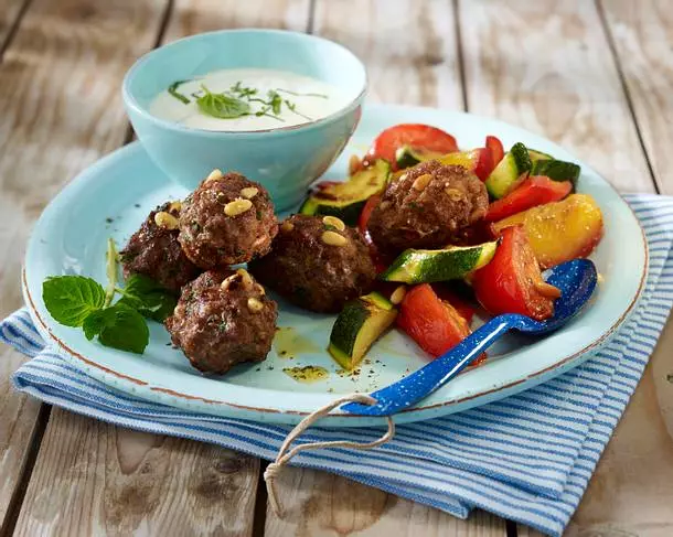 Bakso (Kofte) dengan resep Zucchini-Peach-Sayur