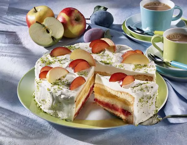 Apple and plum layer cake recipe 67725_1
