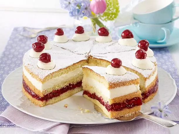 Gâteau à la crème au fromage avec recette de compote de cerises